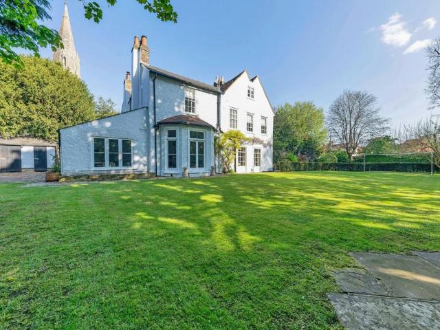 7 bedroom detached house for sale