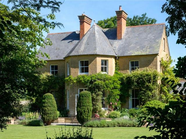 7 bedroom detached house for sale