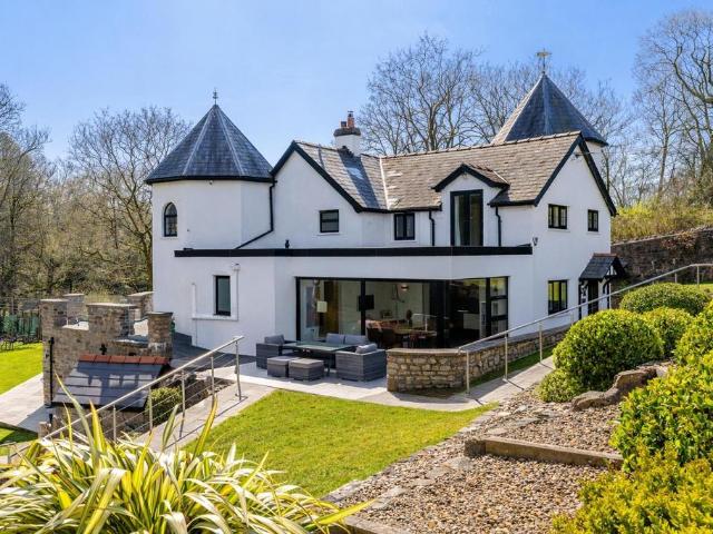 7 bedroom detached house for sale