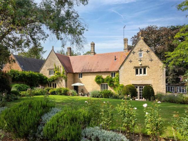 7 bedroom detached house for sale