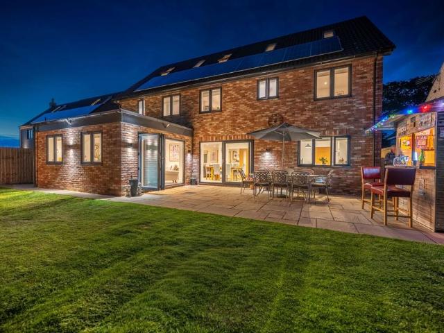 7 bedroom detached house for sale