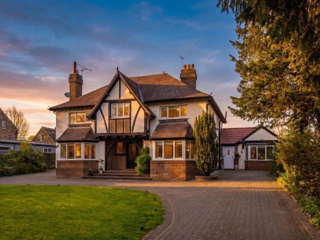 7 bedroom detached house for sale