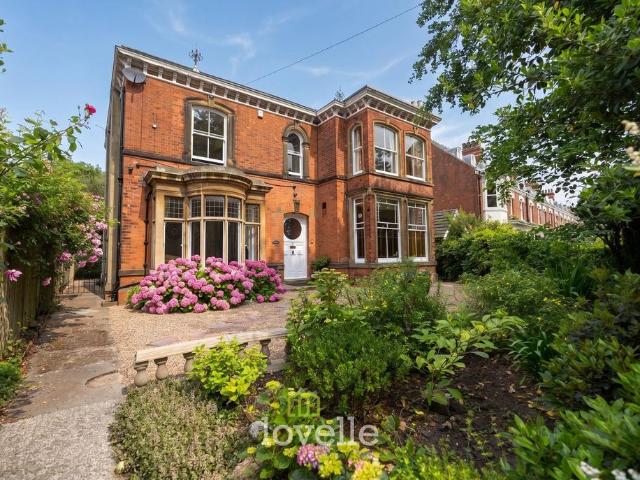 7 bedroom detached house for sale