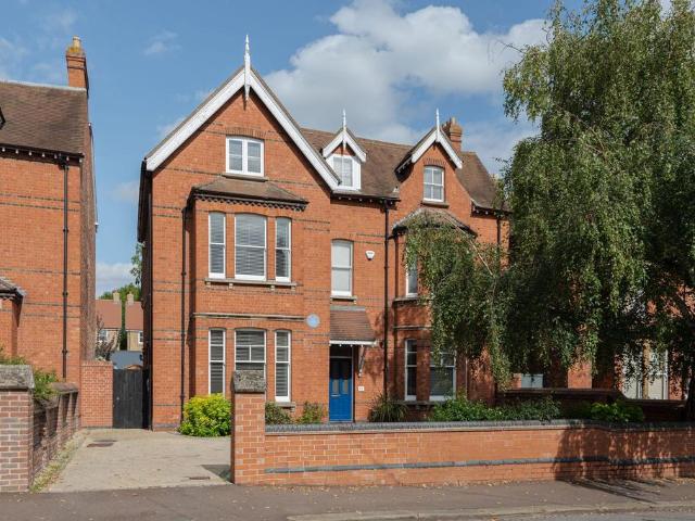 7 bedroom detached house for sale