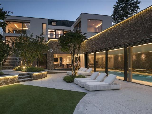 7 bedroom detached house for sale