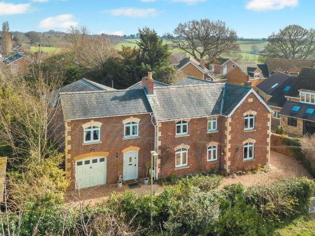 6 bedroom detached house for sale