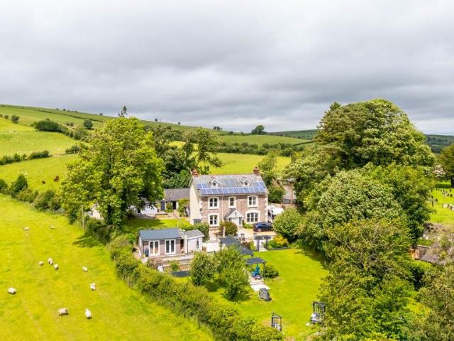 7 bedroom detached house for sale