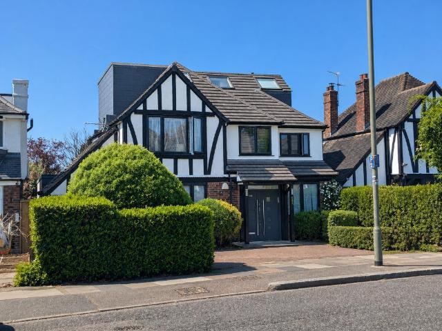 7 bedroom detached house for sale
