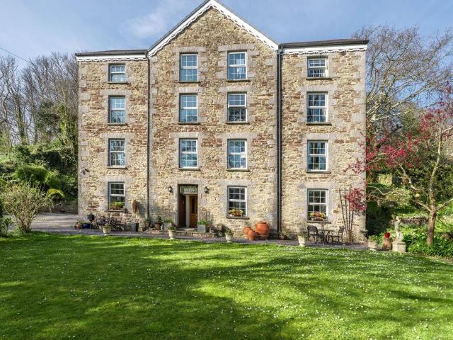 7 bedroom detached house for sale