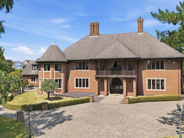 7 bedroom detached house for sale