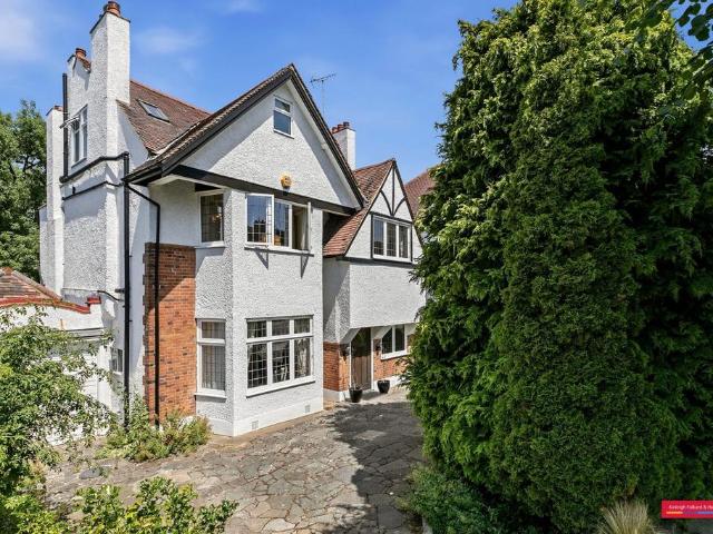 7 bedroom detached house for sale