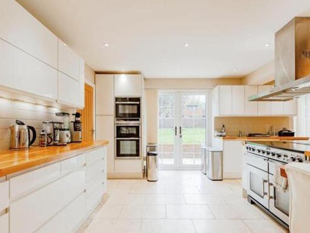 7 Bedroom Detached House For Sale In Copthorne