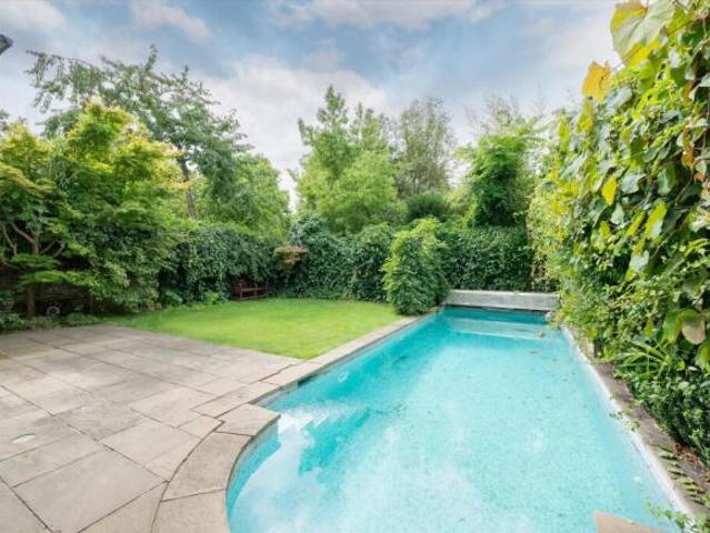 7 bedroom detached house for sale in Cavendish Avenue, St Johns Wood, London NW8