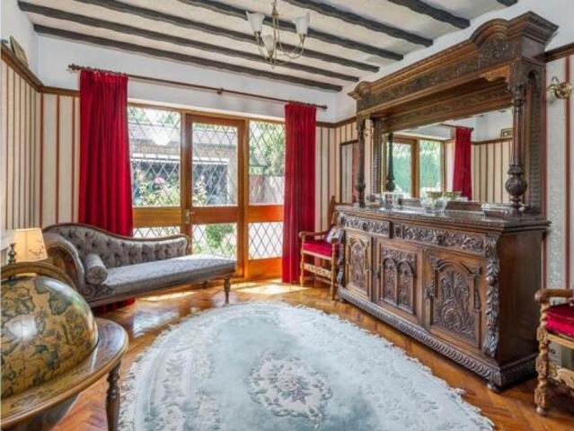 7 bedroom detached house for sale in Banstead Road, London, SM7
