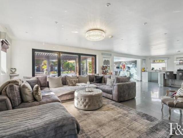 7 bedroom detached house for sale in Dropmore Road, Burnham, SL1