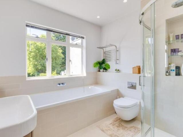 7 bedroom detached house for sale in Fairholme Gardens, Finchley London, N3