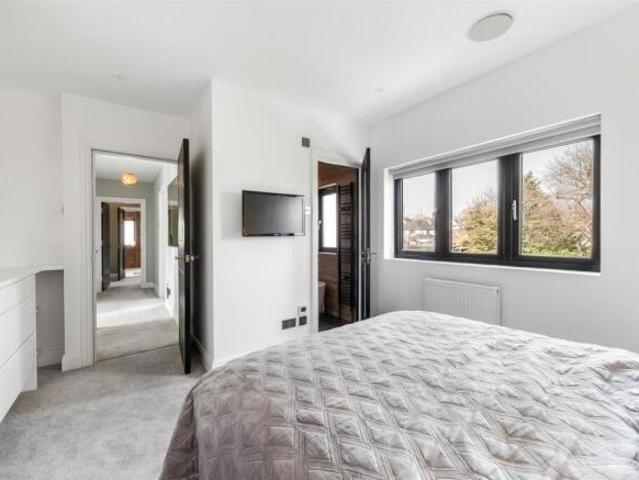 7 bedroom detached house for sale in Knoll Rise, Orpington, BR6