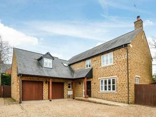 7 bedroom detached house for sale in Hartshill Close Bloxham OX15