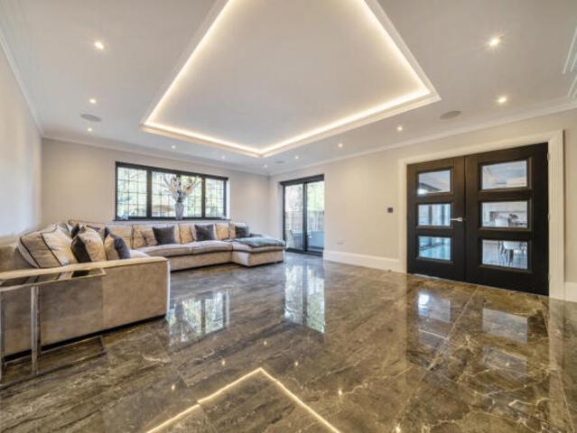 7 bedroom detached house for sale in Heathley End, Chislehurst, BR7