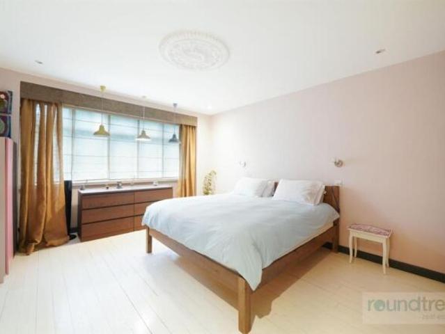 7 bedroom detached house for sale in Highfield Gardens, NW11