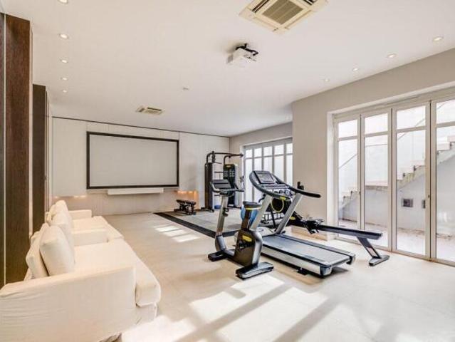 7 bedroom detached house for sale in Ingram Avenue, London, NW11