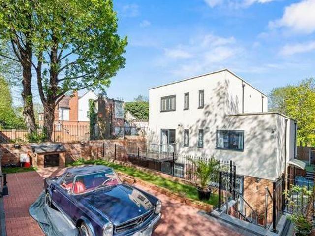 7 Bedroom Detached House For Sale In London