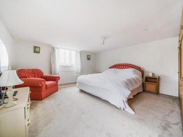 7 bedroom detached house for sale in Leaves Green Road, Keston, Kent, BR2