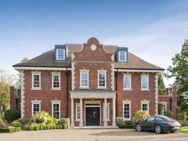 7 bedroom detached house for sale in Leggatts Park Potters Bar Hertfordshire EN6