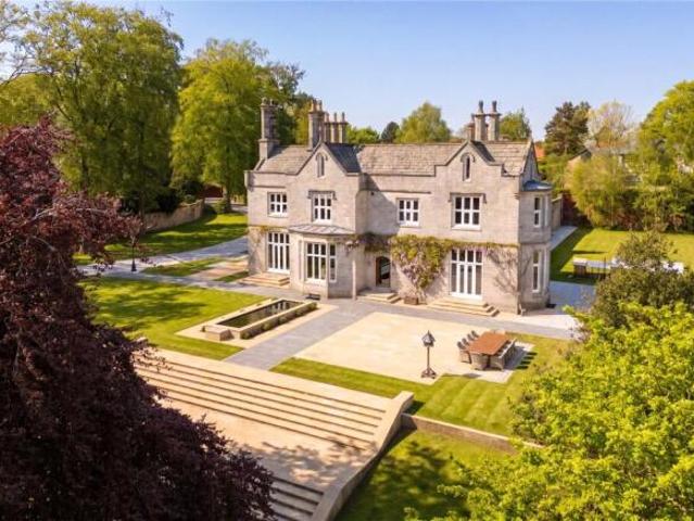 7 bedroom detached house for sale in Ling Lane, Scarcroft, Leeds, LS14