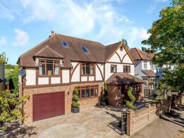 7 bedroom detached house for sale in South Drive Warley CM14