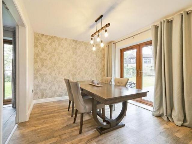 7 bedroom detached house for sale in Southroyd Gardens, Pudsey, LS28