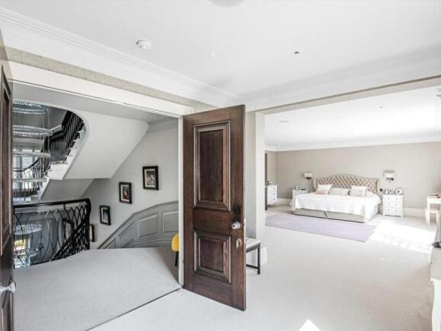 7 bedroom detached house for sale in Roedean Crescent, London, SW15