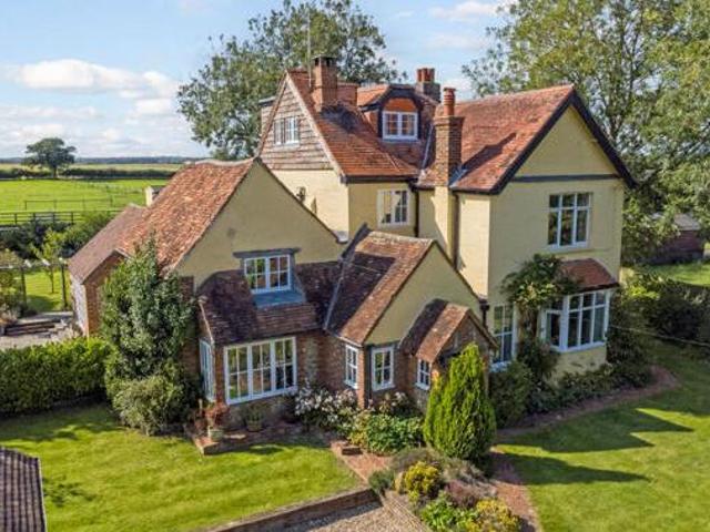 7 Bedroom Detached House For Sale In Wheeler End
