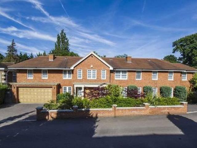 7 bedroom detached house for sale in White Lodge Close London N2 N2