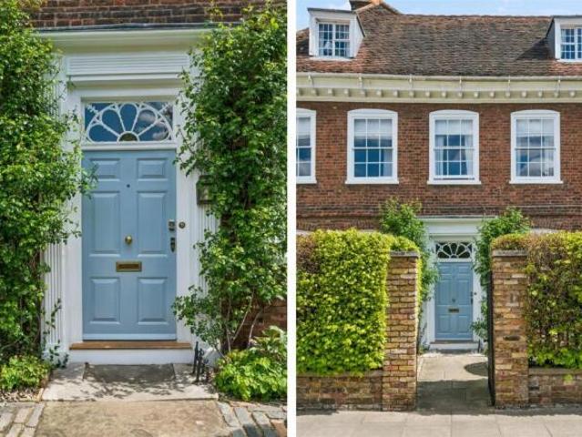 7 bedroom detached house for sale in Upper Butts, TW8