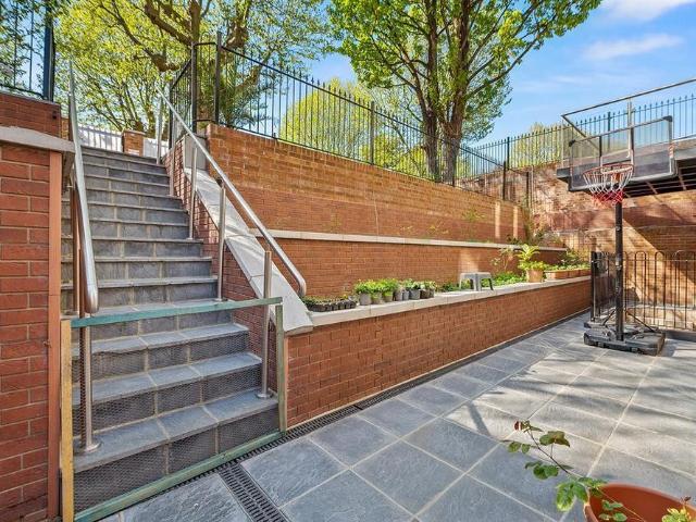 7 bedroom detached house to rent