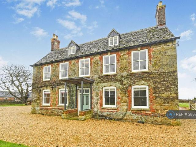 7 bedroom detached house to rent