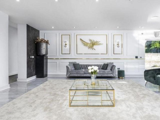 7 bedroom detached house to rent