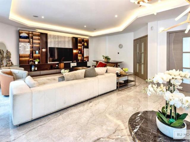 7 bedroom detached house to rent