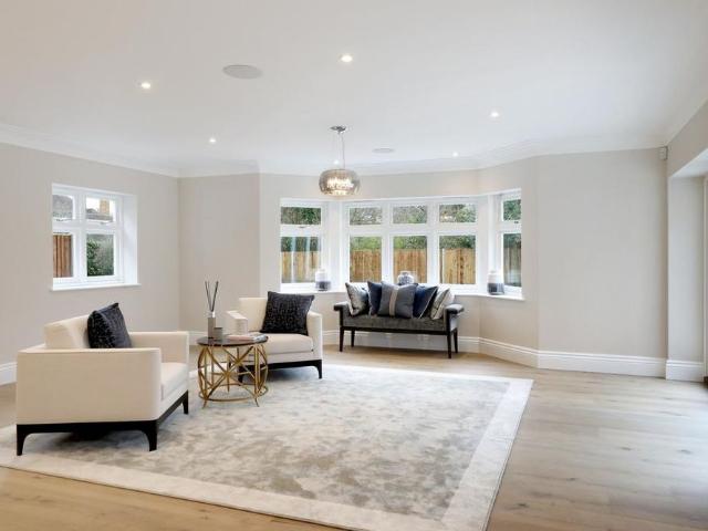 7 bedroom detached house to rent