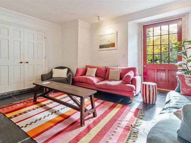 7 bedroom detached house to rent