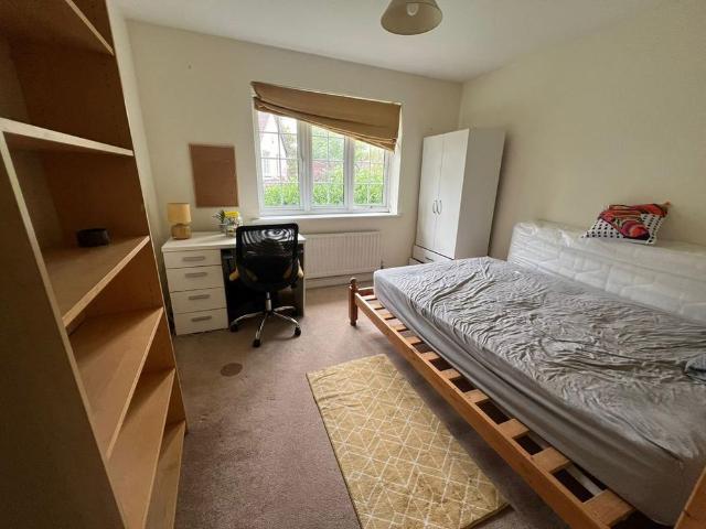 7 bedroom detached house to rent