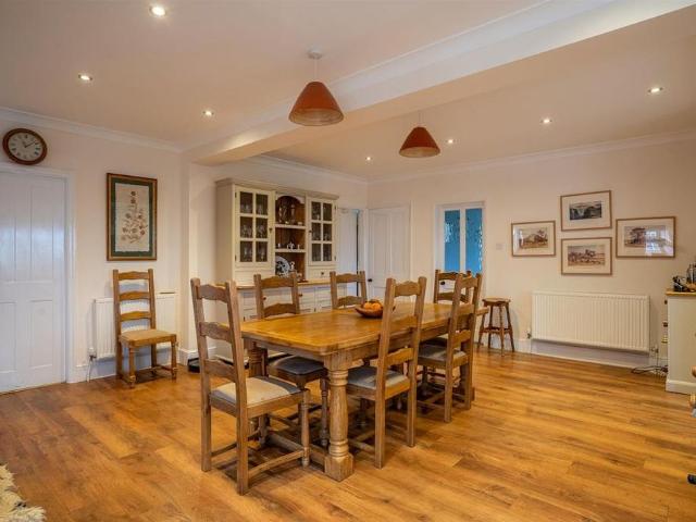 7 bedroom detached house to rent