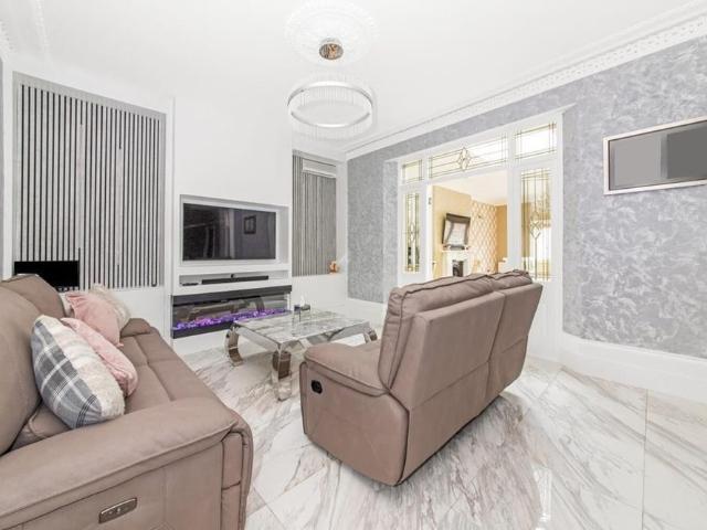 7 bedroom detached house to rent