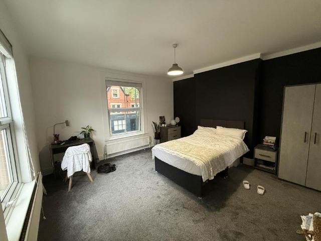 7 bedroom detached house to rent