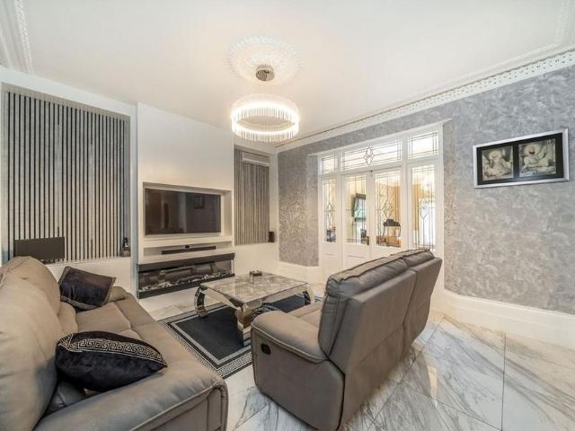 7 bedroom detached house to rent