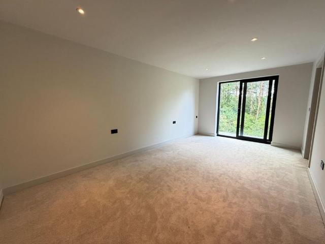 7 bedroom detached house to rent