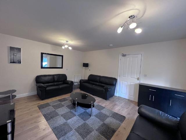 7 bedroom detached house to rent