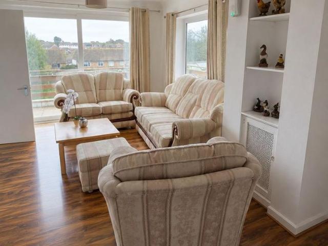 7 bedroom detached house to rent