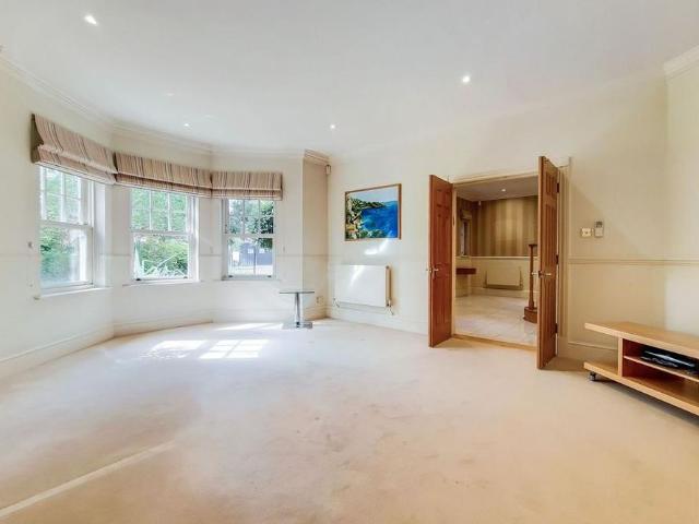 7 bedroom detached house to rent